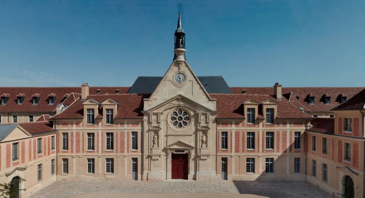 Kering aims for high jewelry brand Vhernier after Valentino - Luxury ...