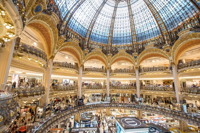 Les grands magasins, temples du luxe face aux mutations du marché ...